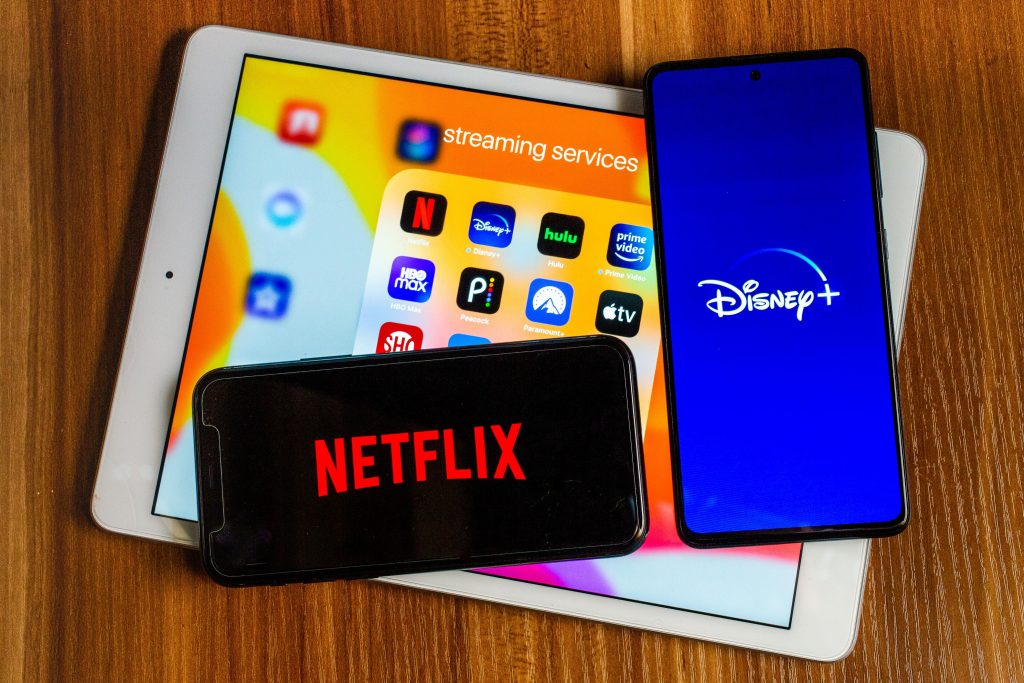 Cash Back Credit Cards For Netflix Lovers (and Disney Plus, HBO Max And ...